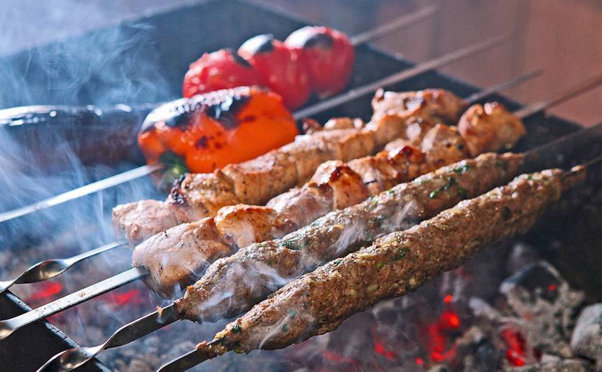 Īsts gruzīnu ļuļa kebabs — Santa