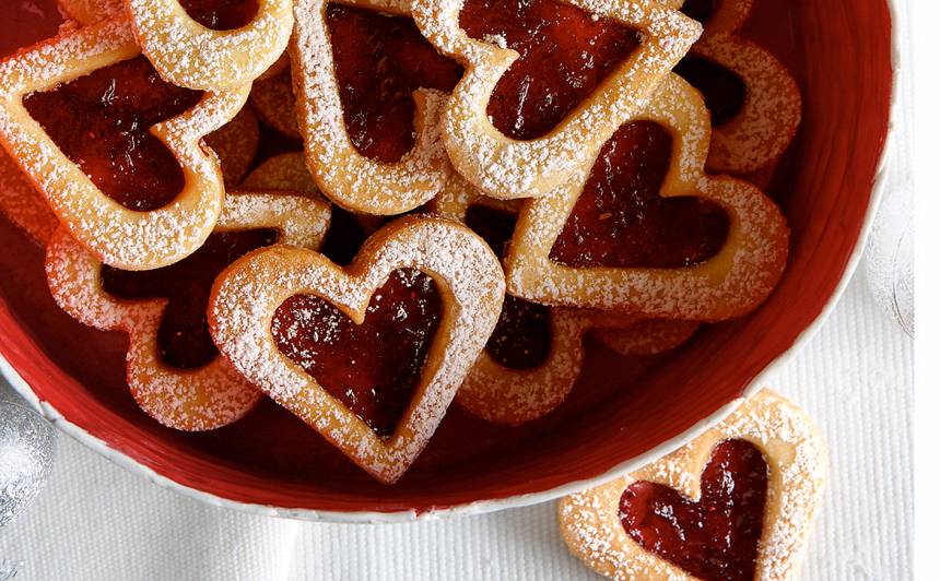 Smilšu mīklas cepumi kā degošas sirsniņas. Tik mīļi! — Santa