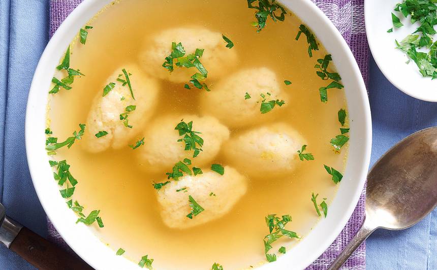 Lēti un garšīgi! Mannas klimpas buljonā — Santa