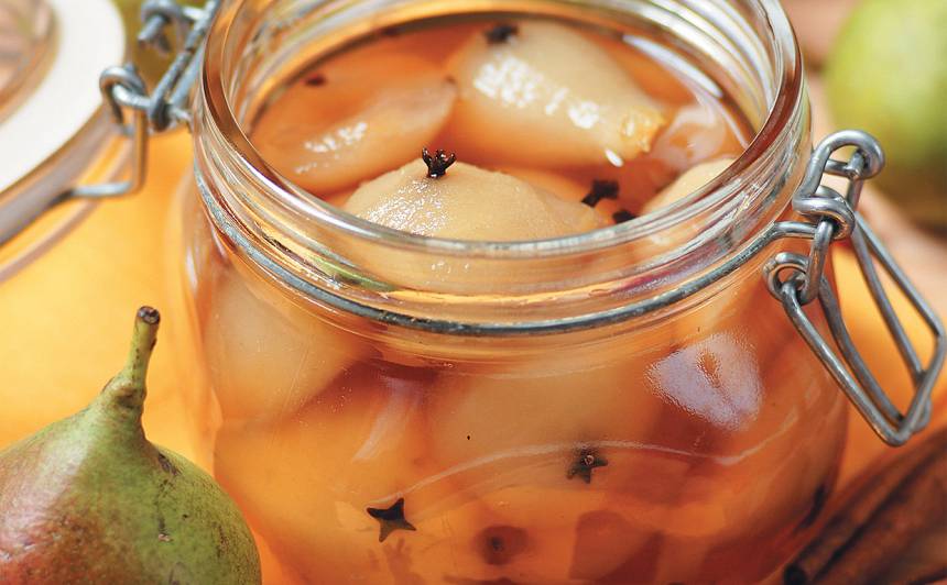 Marinēti bumbieri — Santa