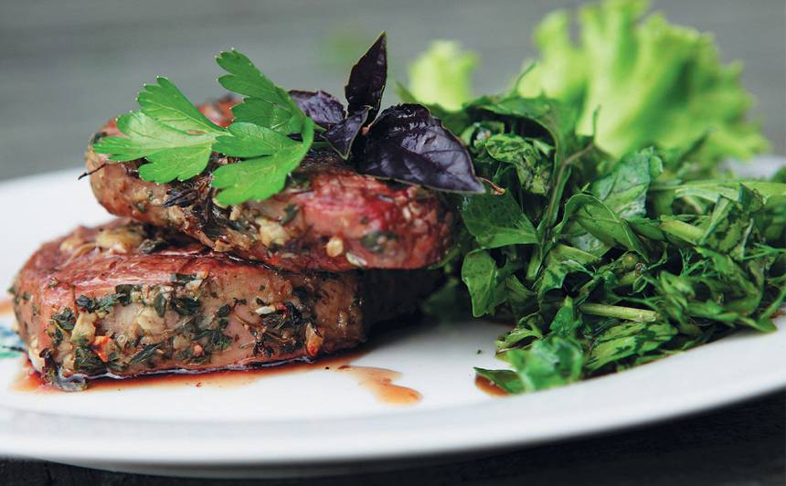 Sulīgā liellopa fileja garšaugos — Santa