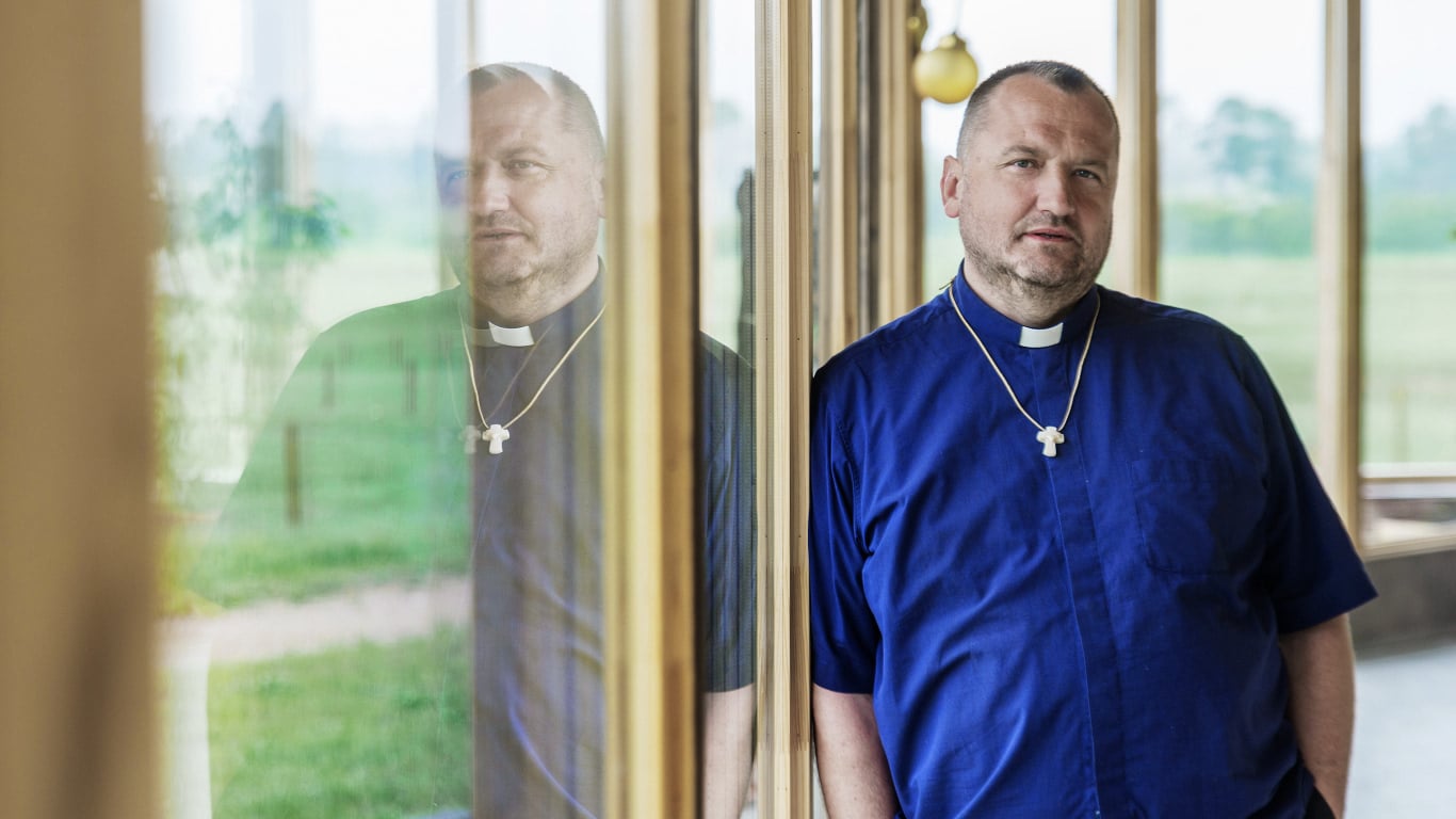 No mēsliem uz zvaigznēm. Bruknas Kalna svētību kopienas vadītājs ...