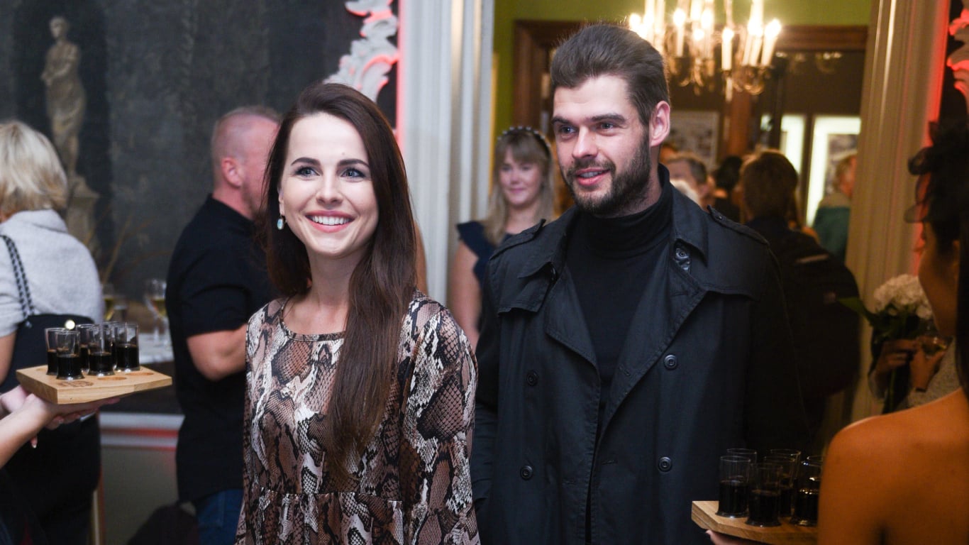 Aktrise Lelde Dreimane pēc šķiršanās iziet sabiedrībā ar citu vīrieti ...