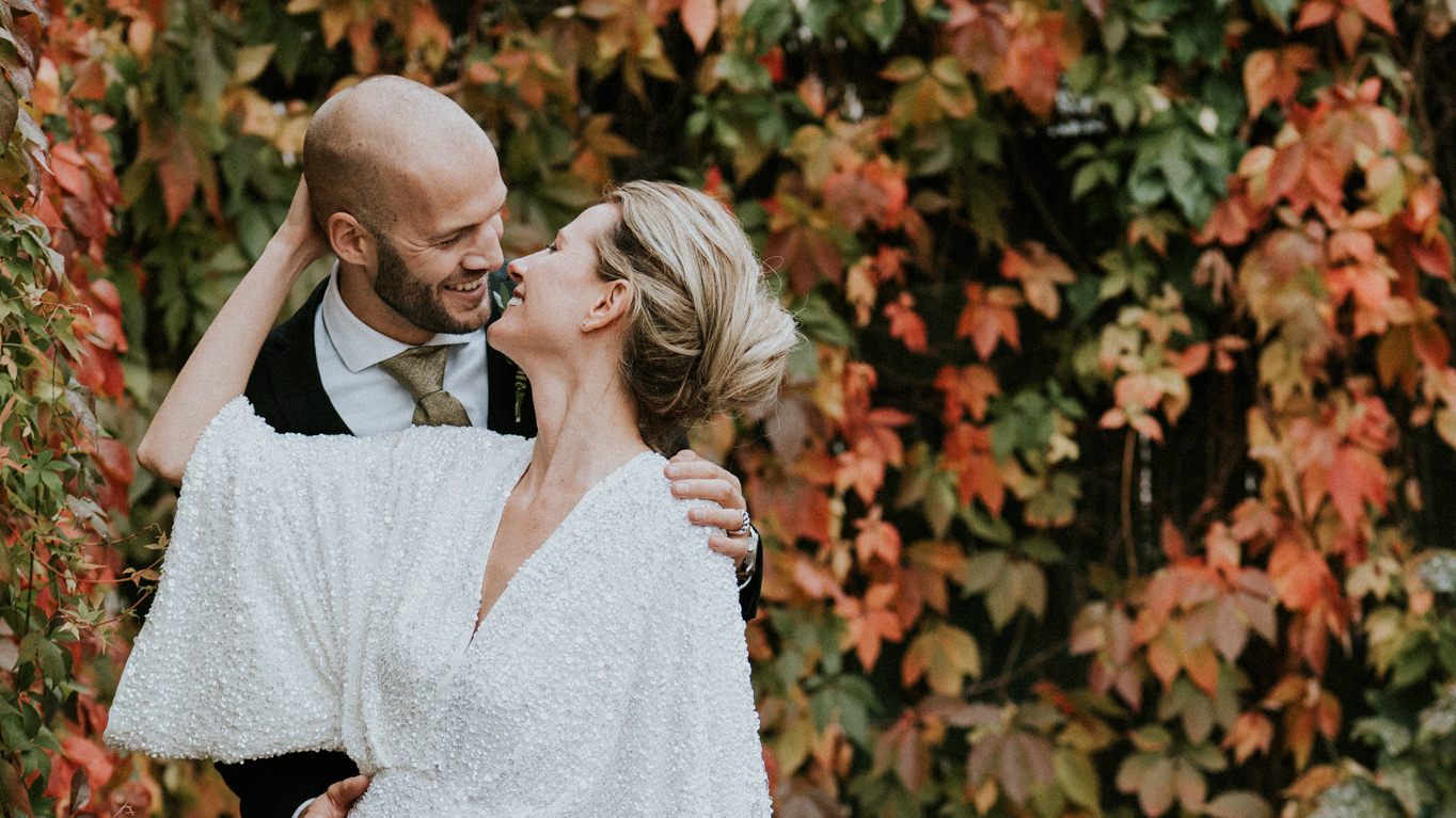 Dīdžejs Jānis Spinga svin kāzas Rīgas Lutera baznīcā — Santa