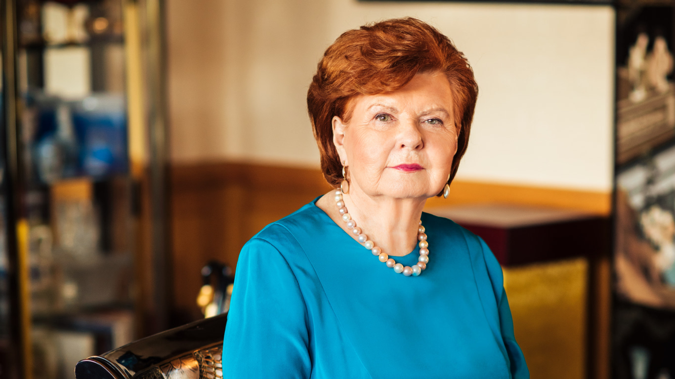 Eksprezidente Vaira Vīķe-Freiberga dalās dārza noslēpumos – tagad ...