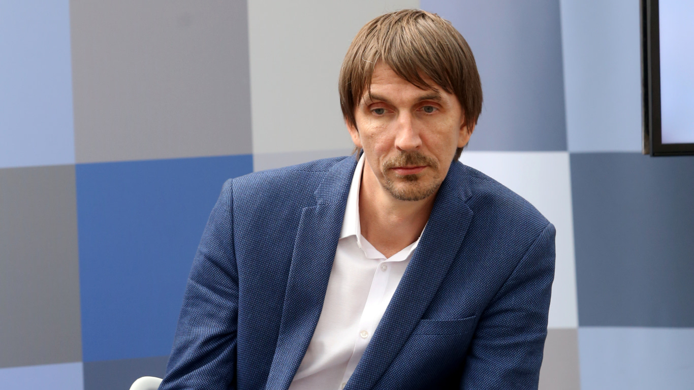 Guntis Bojārs strikti norāda, lai ar viņu runā tikai latviski – vēlāk ...