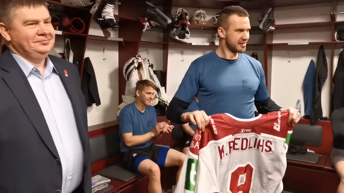 Krišjānis Rēdlihs atvadās no Latvijas hokeja izlases: dāvanā pēdējās ...
