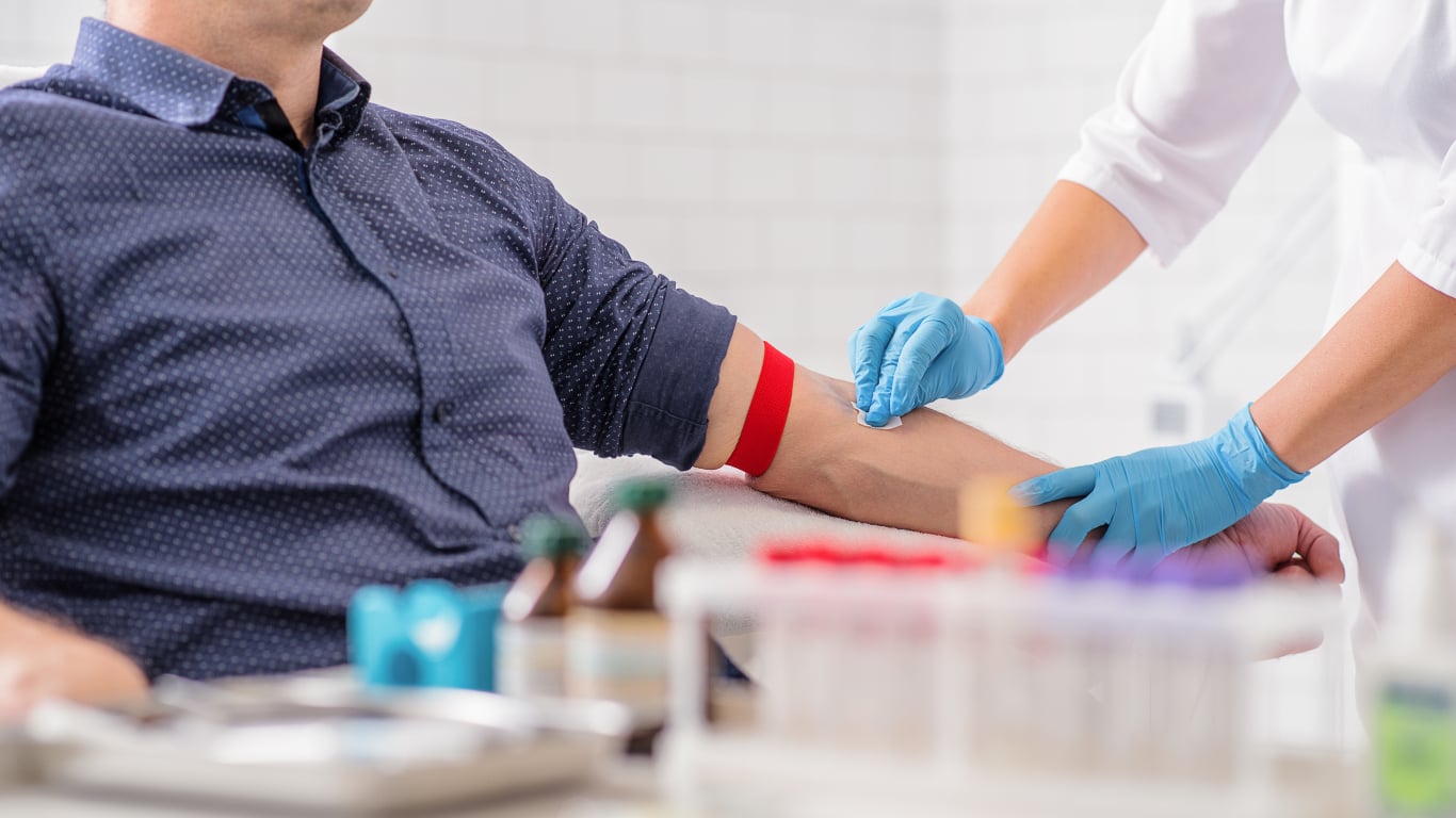 Kādi izmeklējumi un analīzes palīdz sekot līdzi veselībai?