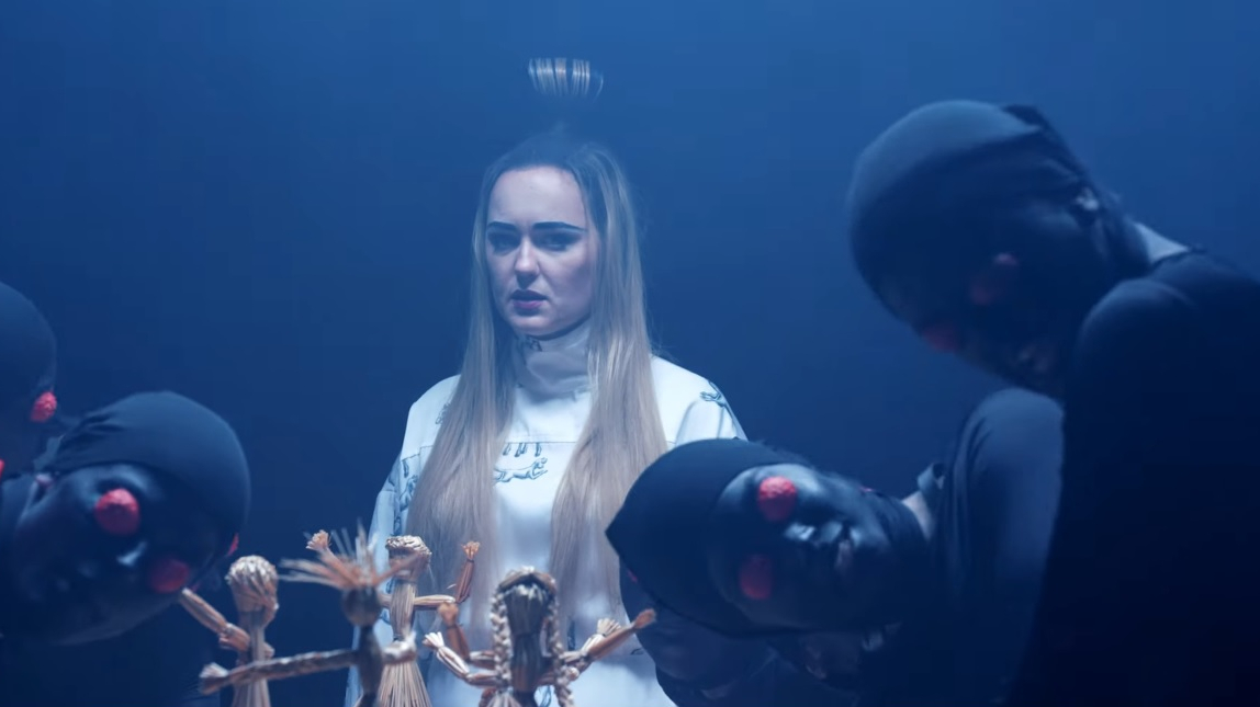 Dziedātāja Rakovska pareģoja karu Ukrainā. Maģiskas spējas vai ...