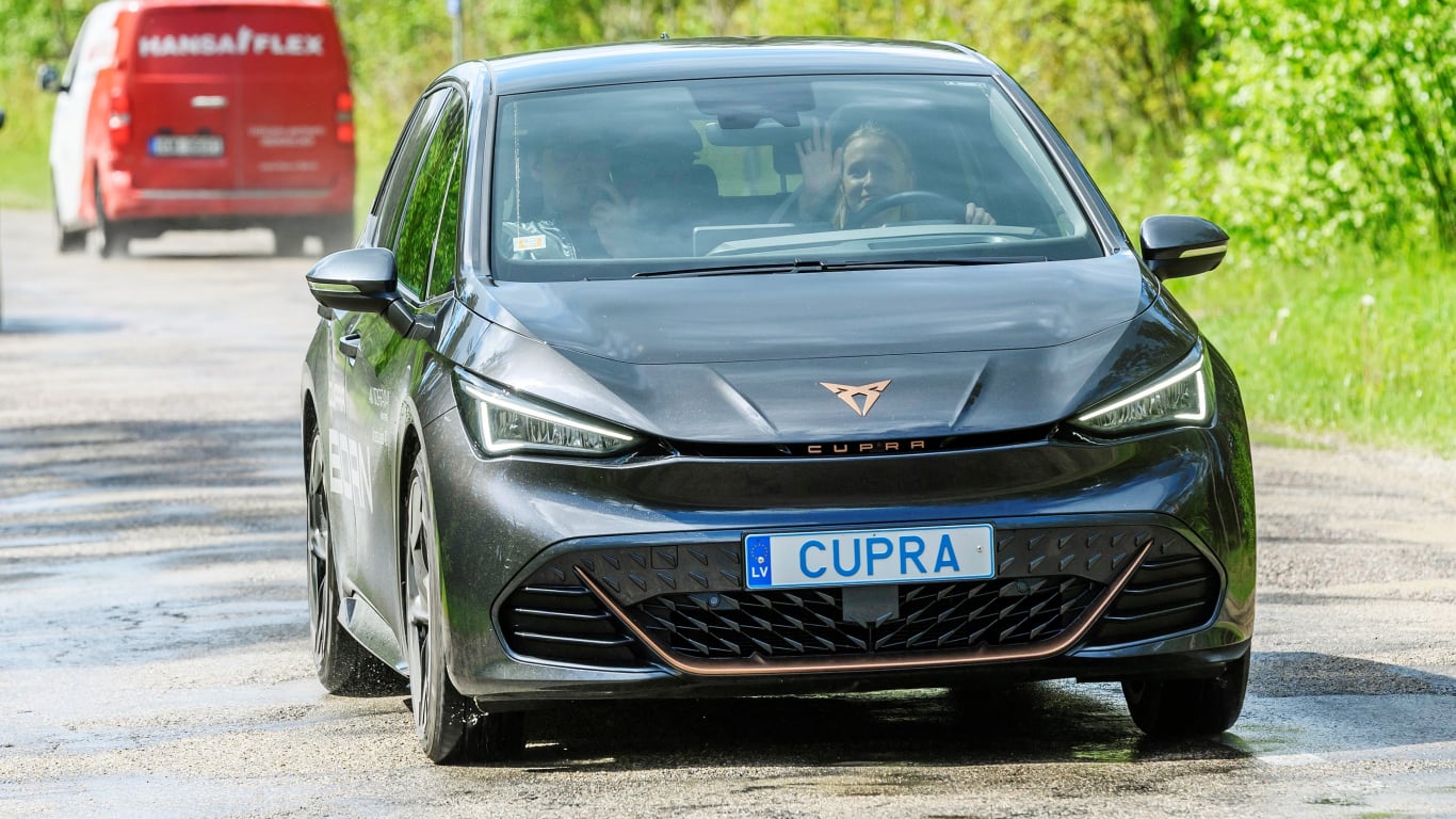 CUPRA BORN — Santa