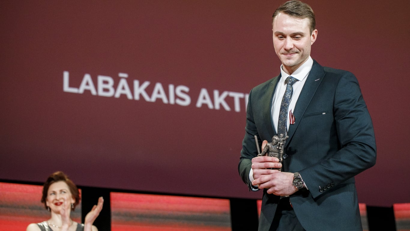 Talantīgais aktieris Jēkabs Reinis apprecējies un pārcēlies uz laukiem ...