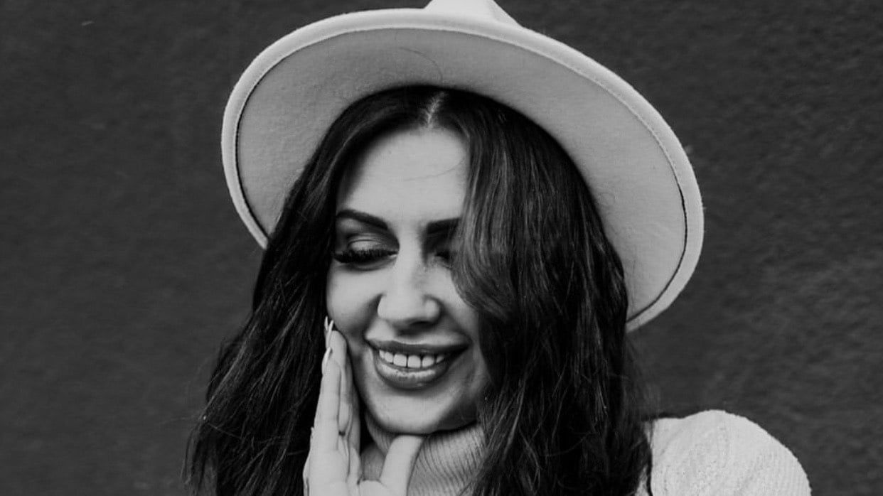 VIDEO: Dziedātāju Sandiju Vīganti apkrāpj čigāns — Santa