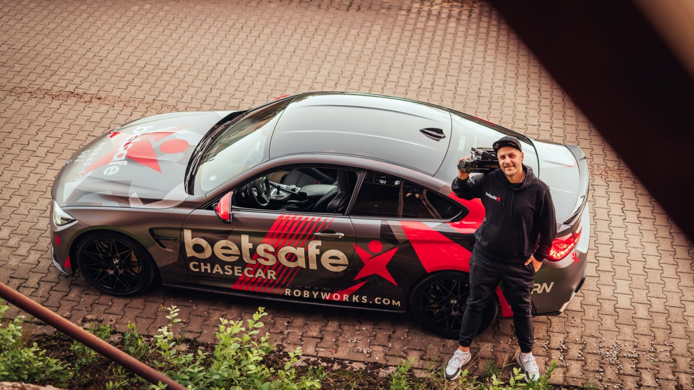 «Robyworks» pārsteidz pasauli ar iespaidīgu drifta sacensību filmēšanas ...