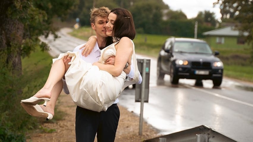 Režisore Laura Groza apprecējusies ar talantīgu bundzinieku — Santa