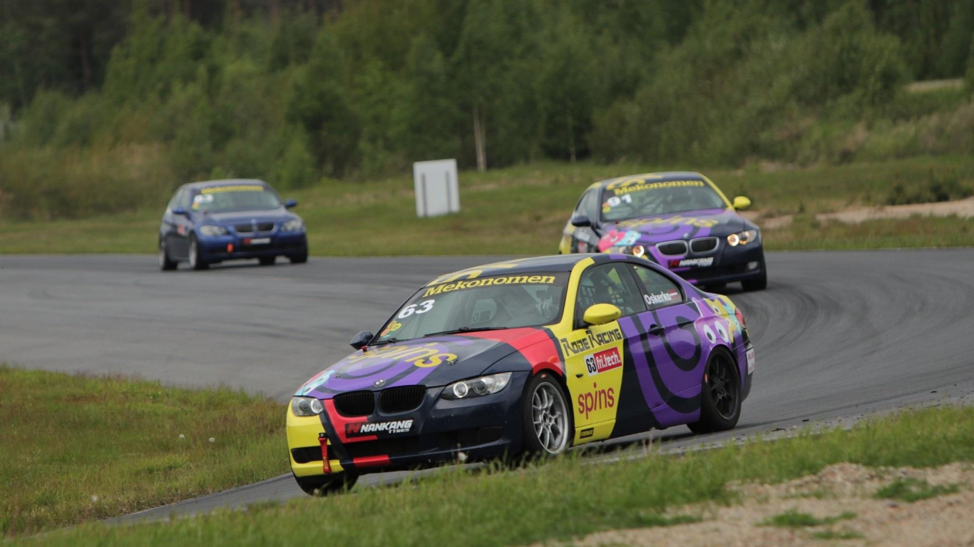 «Rode Racing» – pirmie latvieši «NEZ Porsche» čempionātā un «BMW 325 ...