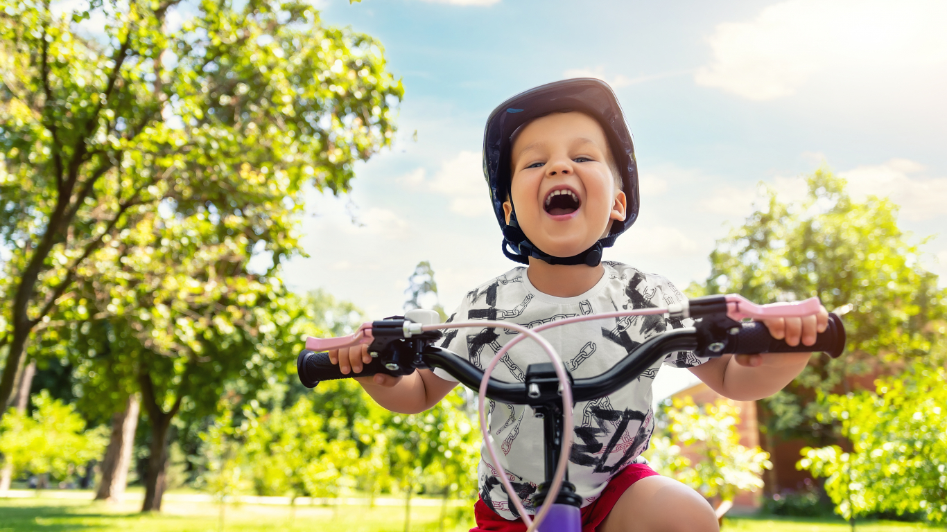 Iemāci bērnam braukt ar riteni! — Santa