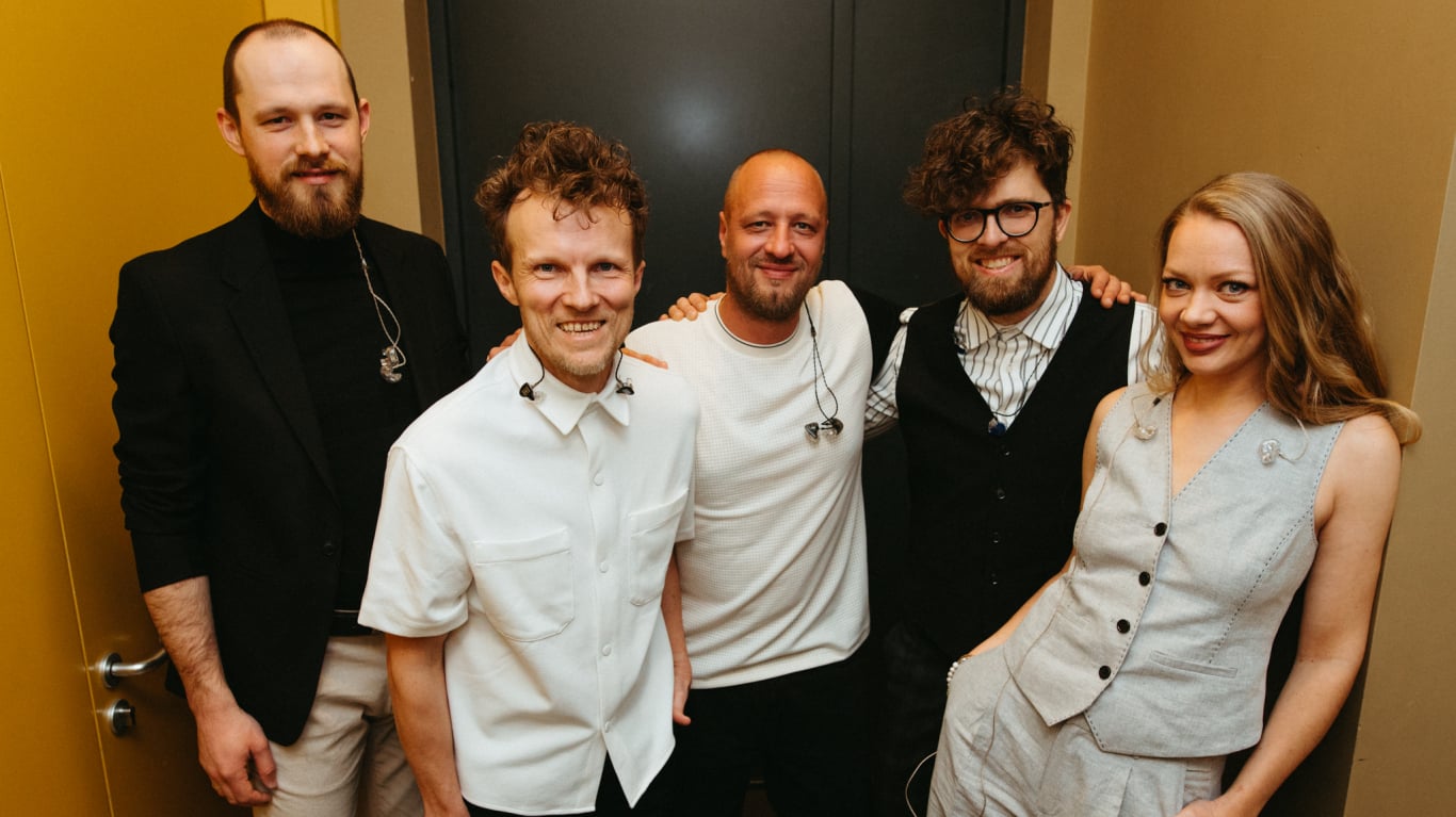 FOTO: Grupa «The Sound Poets» atklāj koncerttūri — Santa