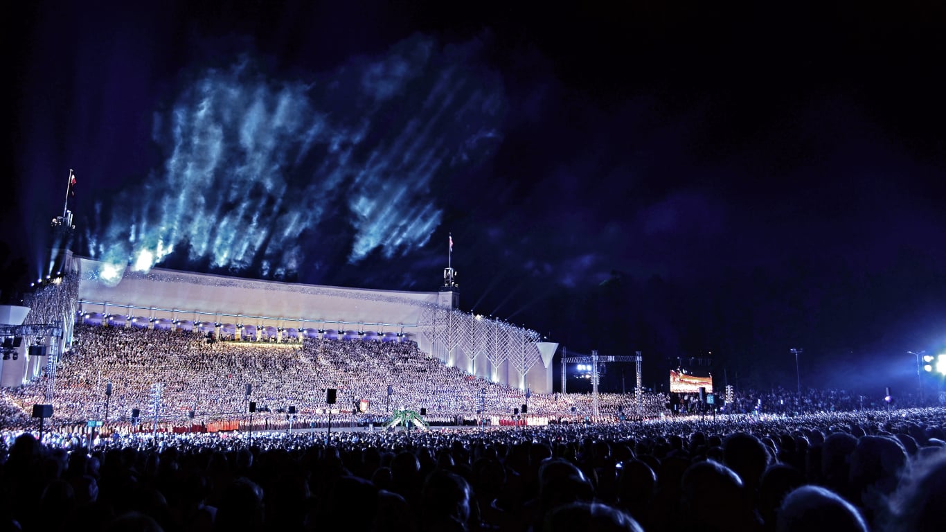 Dziesma – leģenda. Gaismas pils — Santa