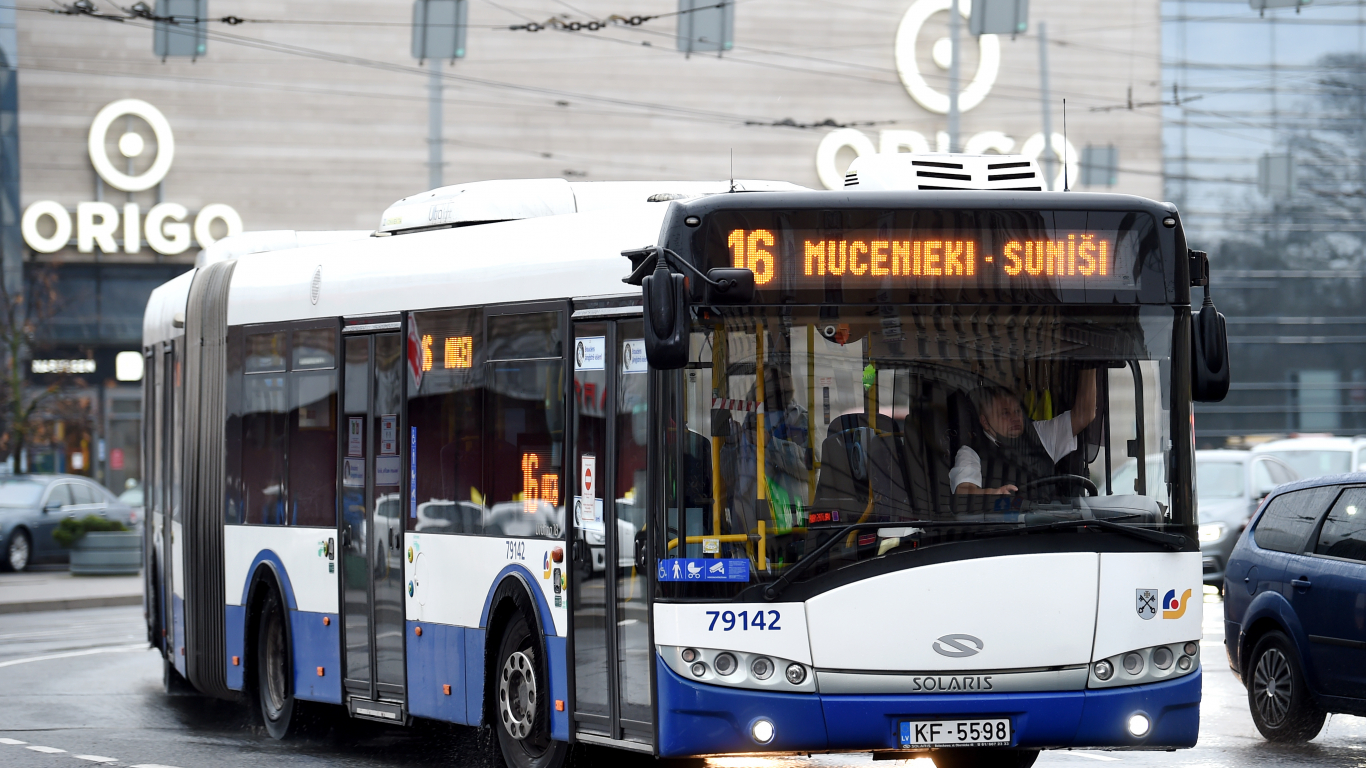 Rīgā Zinību dienā sabiedriskais transports būs bez maksas — Santa