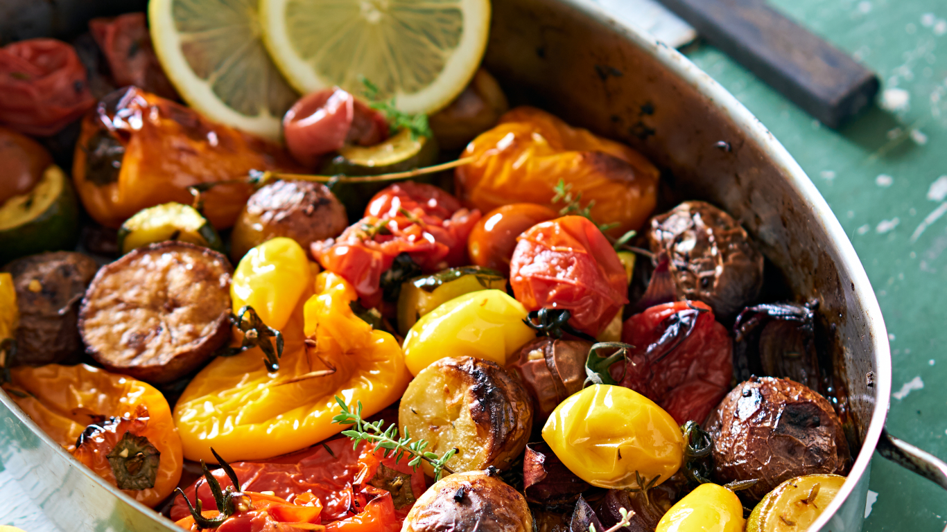 Krāsnī cepti dārzeņi Vidusjūras noskaņās — Santa