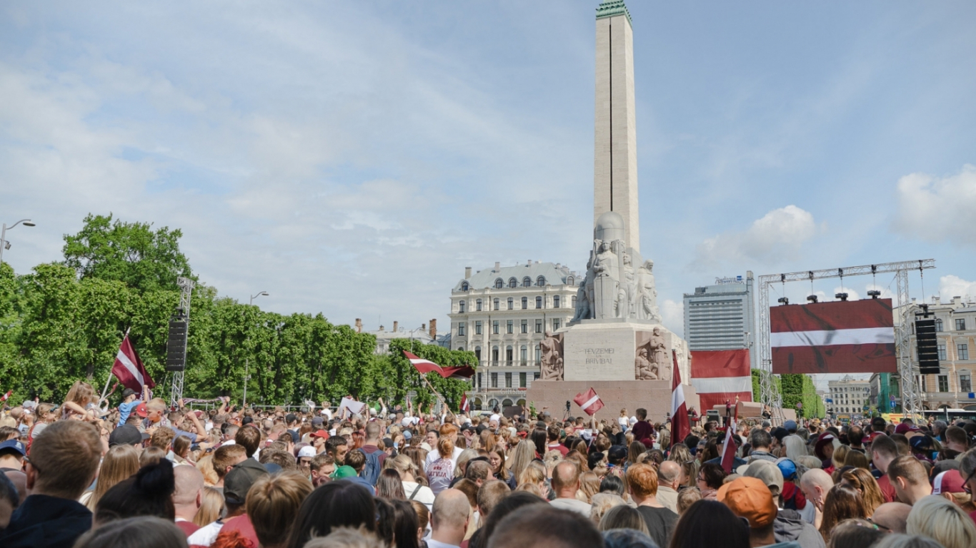 Noskaidrotas pasaules laimīgākās valstis – kurā vietā ir Latvija? — Santa