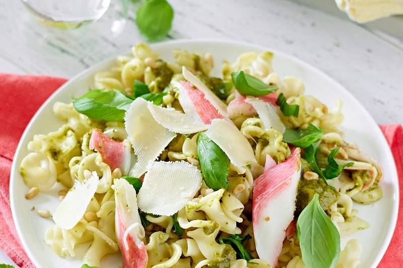 Pasta ar surimi gabaliņiem un pesto — Santa