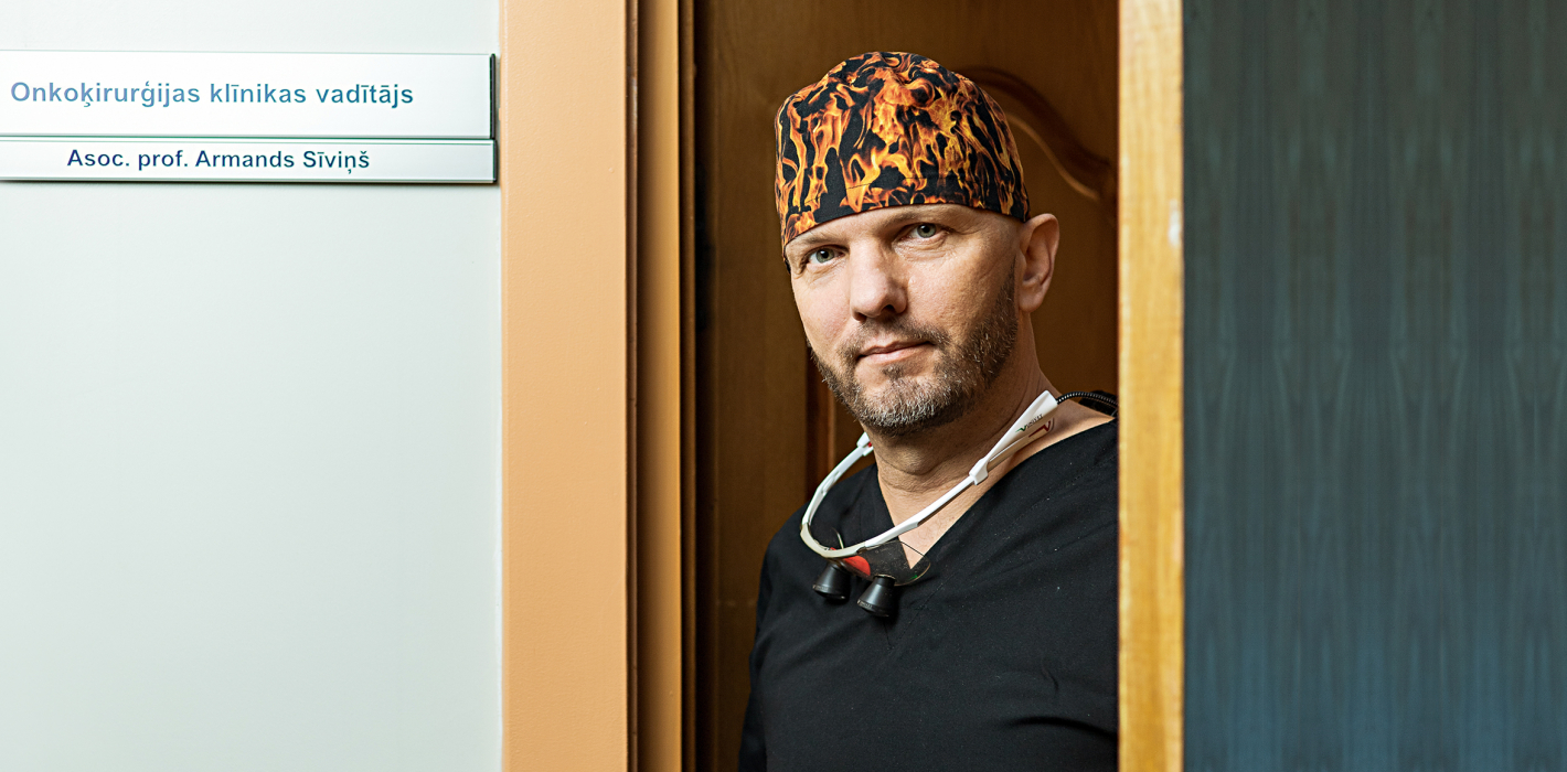Onkoķirurģijas klīnikas vadītājs Armands Sīviņš – dakteris, kuram raksta dzeju — Santa