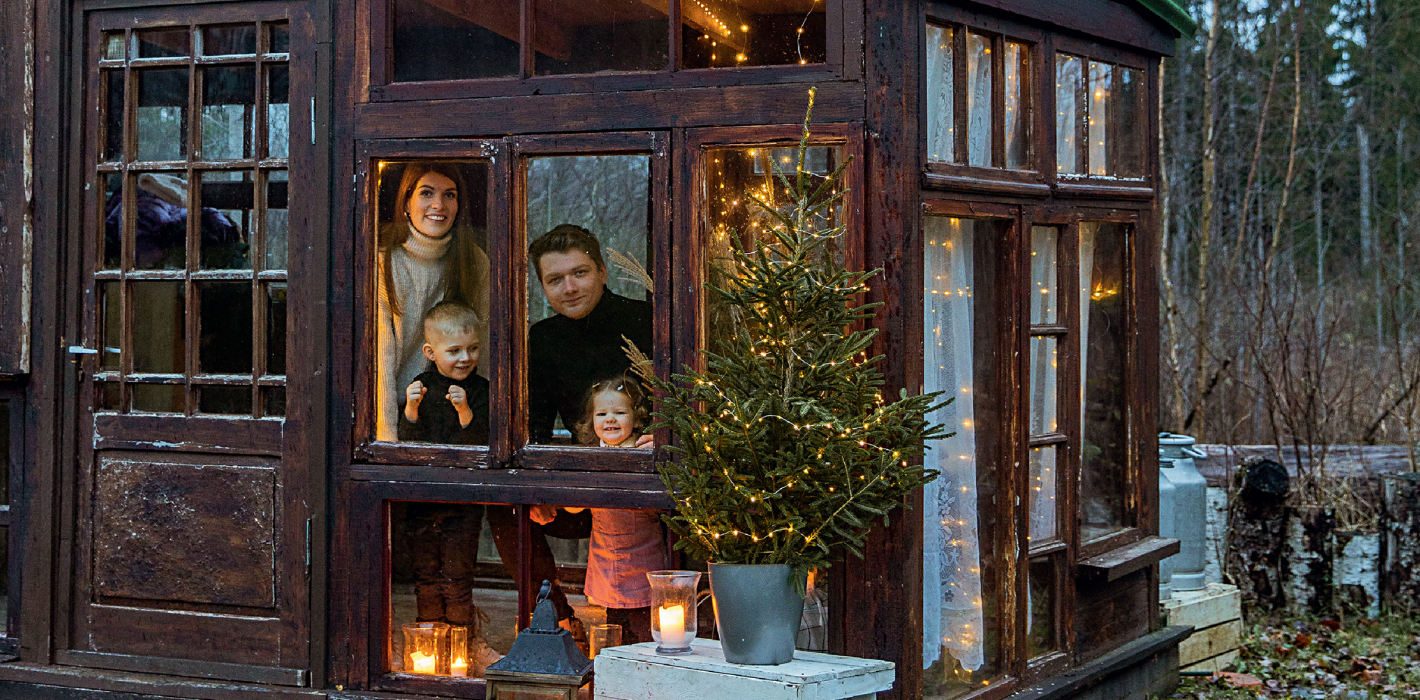 Meža namiņš kā romantiskā filmā – latviešu pāris to uzmeistaroja no ...