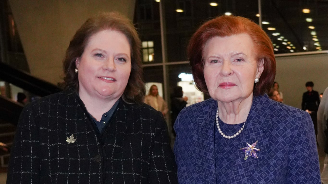 Vīķe-Freiberga sirsnīgi izsmējusies: Var atkal turpināt tālāk cīnīties ...