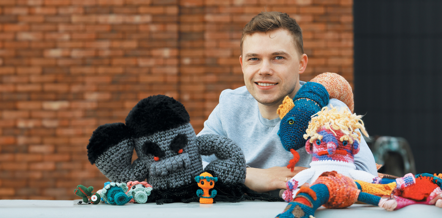 Programmētājs Kaspars, kurš uztamborēja Donu un šūpolītes rāpulim — Santa