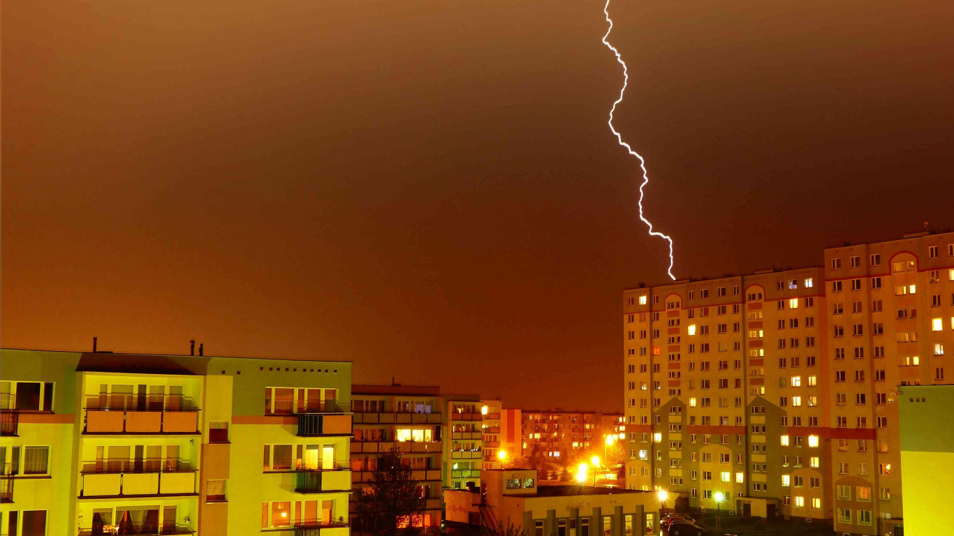 Zibens bumbas – mīts vai patiesība? Eksperti atklāj, kā pasargāt ...