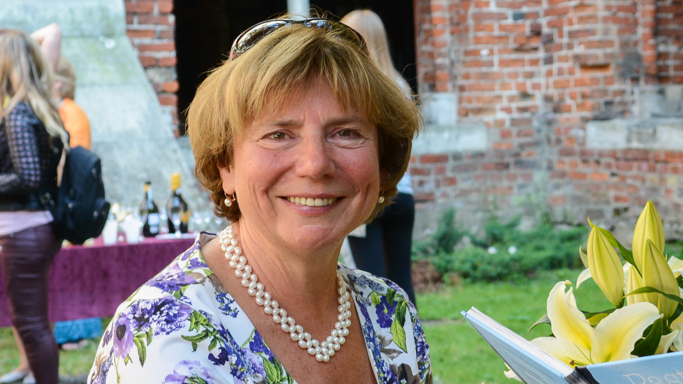 «Varu ziedēt, dzīvot un pat gāzt kalnus!» Izdevēja Vija Kilbloka svin apaļu jubileju — Santa