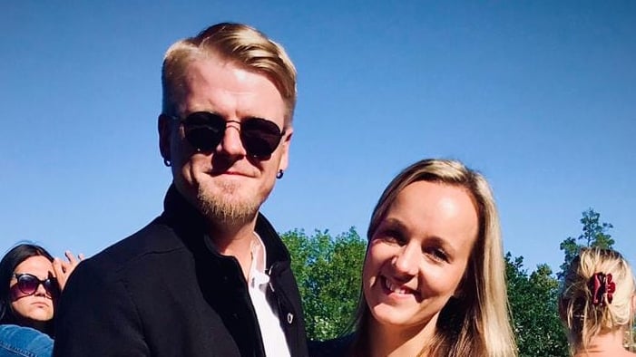 Dziedātājs Atis Ieviņš tagad ir divu meitu tētis. Abām doti vārdi no pasakām! — Santa