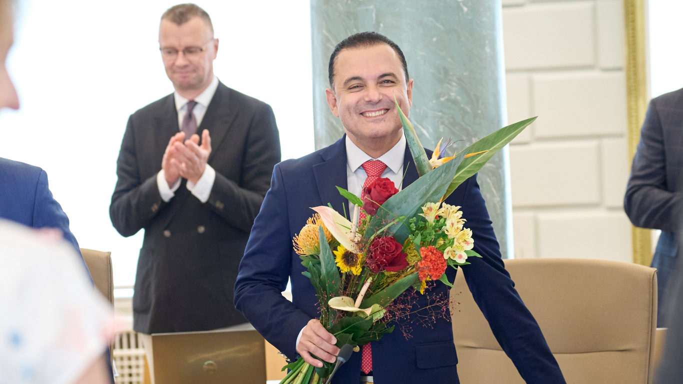 Veselības ministrs Abu Meri pieņēmies svarā. Jūtas noguris un streso ...