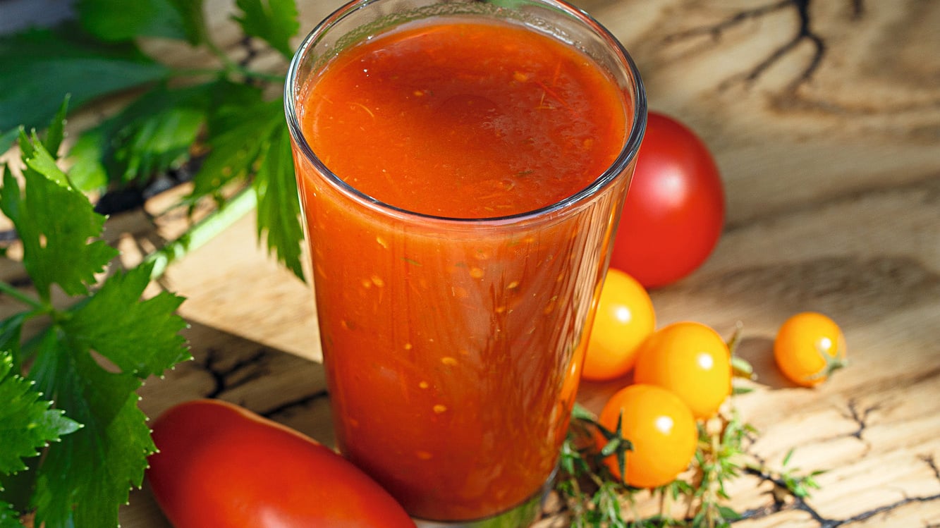 Tumīgā tomātu sula ziemai. Ar visām mizām un sēklām! — Santa