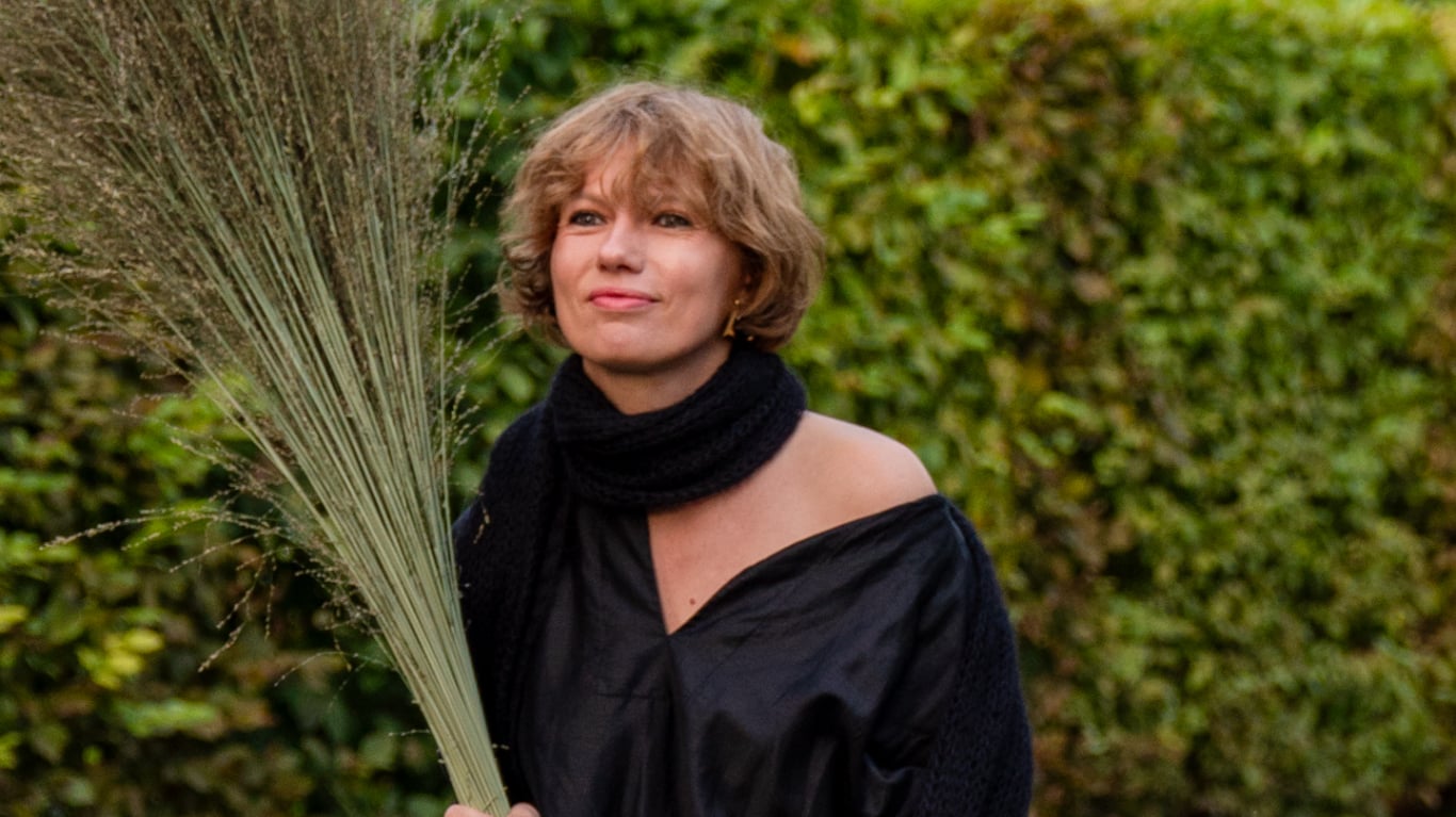 «Amoralle» dibinātāja Inese Ozola nomaina uzvārdu. Pirms tam bijusi nopietna saruna — Santa