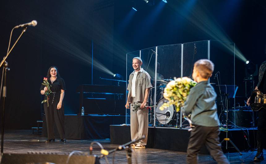 FOTO: «To klausītāji atcerēsies!» Grupa «Borowa MC» aizvada ...