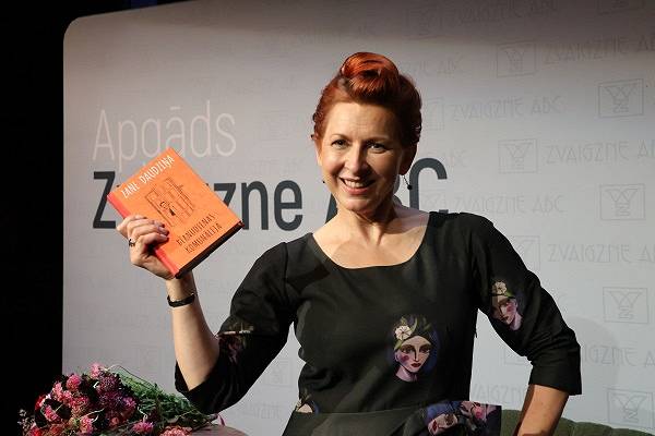 Zanes Daudziņas bērnība padomju laikos — Santa