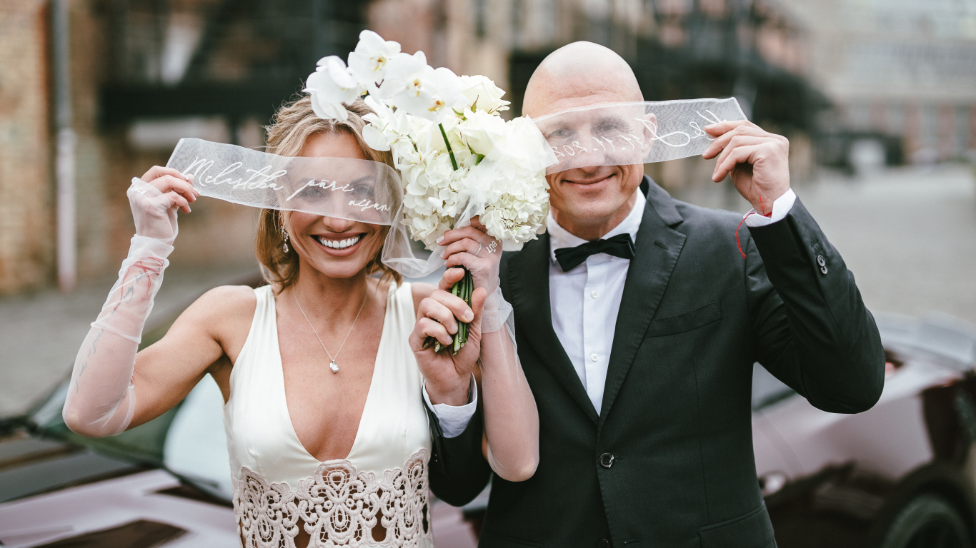 FOTO: Apprecējies bijušais Stendera dibinātājs Bērziņš. Gredzenu vietā ...