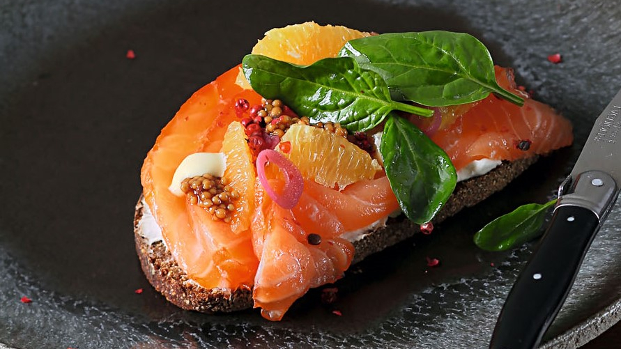 Perfekta lašmaizīte! Citrusaugļu un rozā piparu marināde lasim vai ...