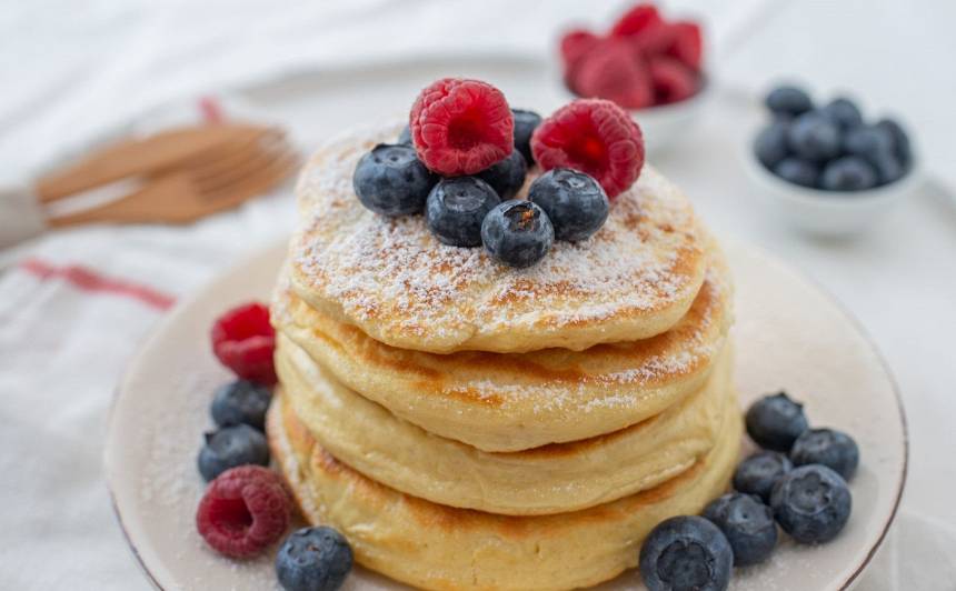 Klasiskās rauga pankūkas — Santa