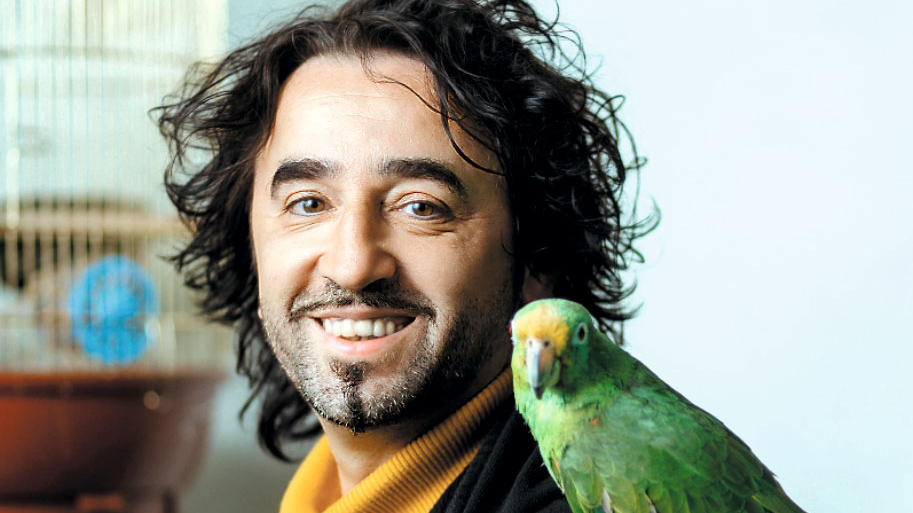 Kādas 3 frizūras tagad ir modē? Iesaka slavenību frizieris Pērs — Santa