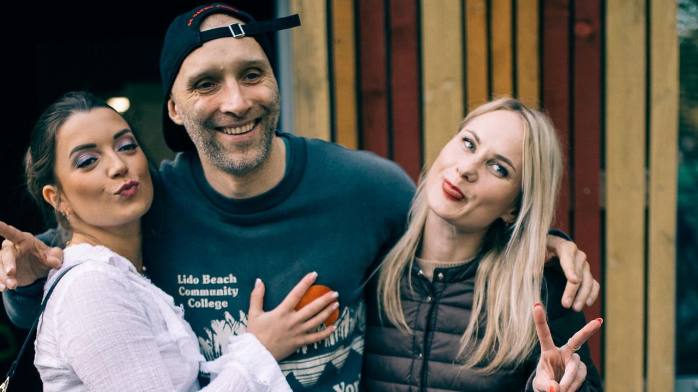 FOTO: Reperis Gacho pieceļ kājās liepājniekus — Santa