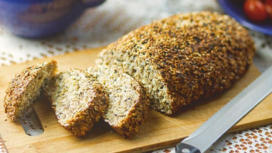 Modīgā sēklu maize ar biezpienu. Bez miltiem, rauga un cukura! — Santa