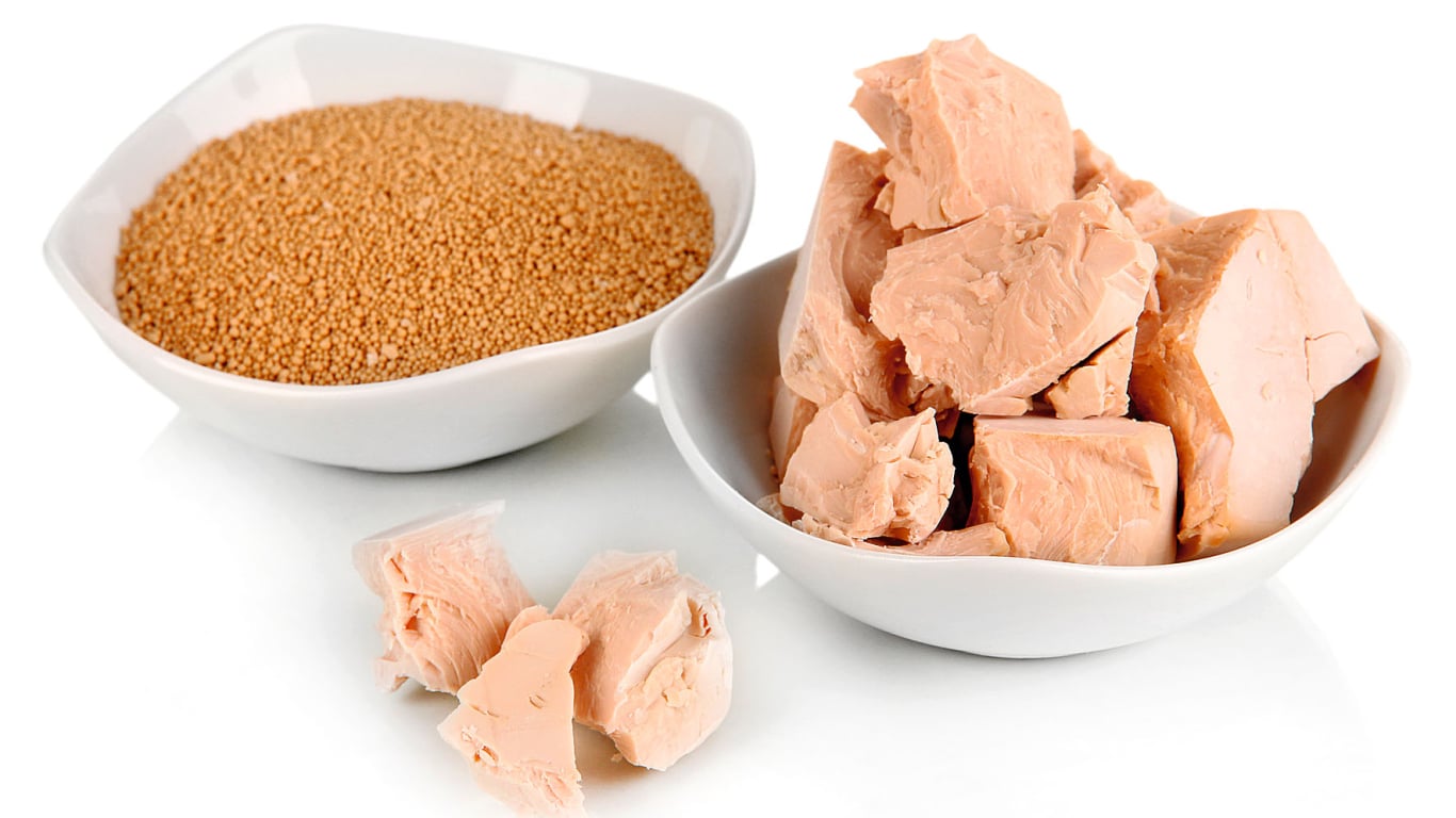 Svaigais un sausais raugs – kurš labāks? Pieredzē dalās maiznieks un ...