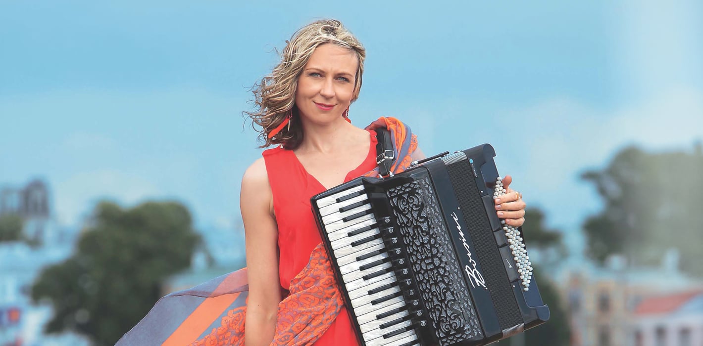 Akordeoniste Inita Āboliņa: Tēta nāve vienā brīdī padarīja mani par ...