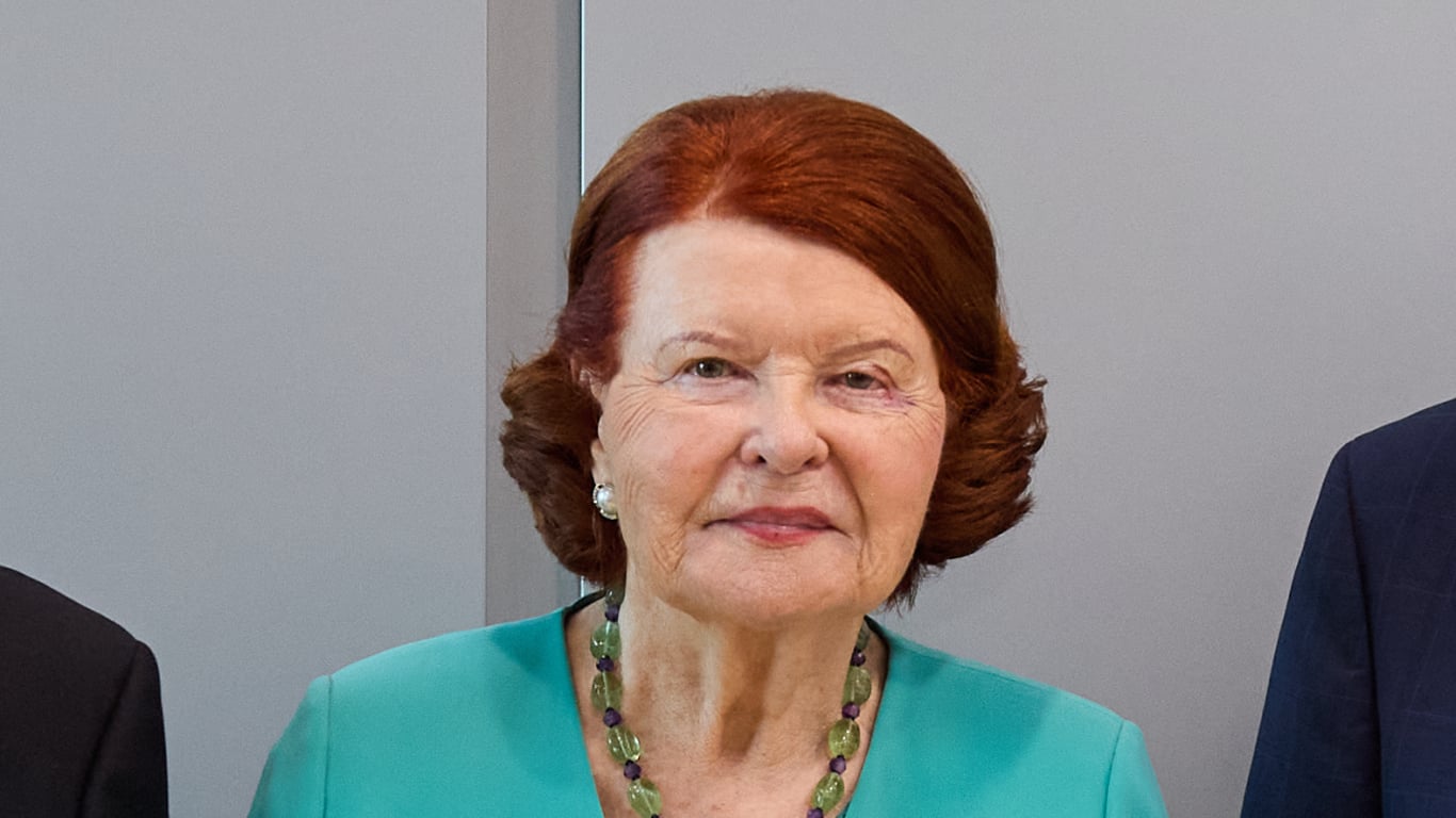 «Jūsu atbalsts man sniedz uzmundrinājumu.» Vīķe-Freiberga pateicas par ...