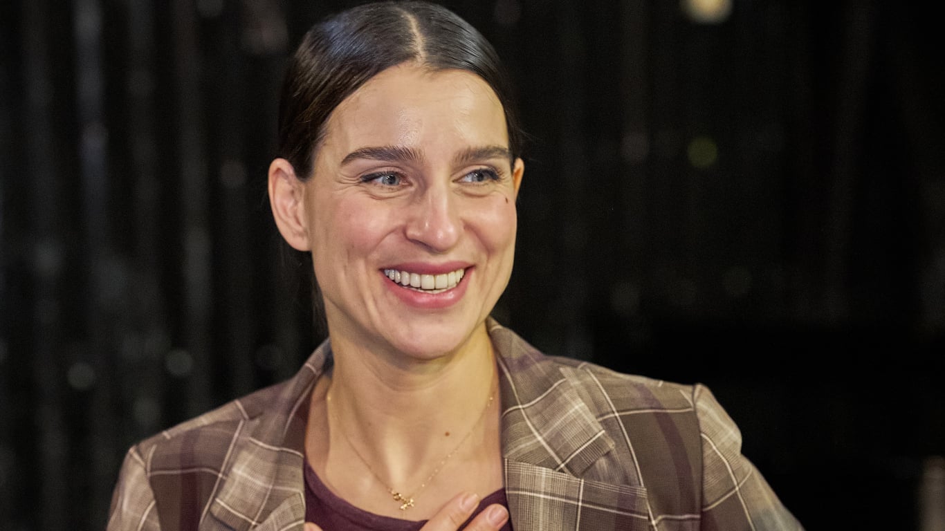 Operdziedātāja Grigorjana par 15 gadus seno arestu Vecrīgā tagad spēj ...